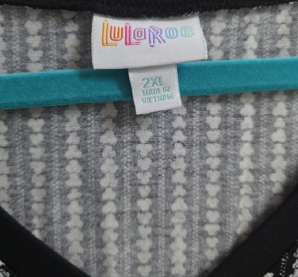 LuLaRoe | Tops | Lularoe Black And White Patterned Vneck Tee | Poshmark